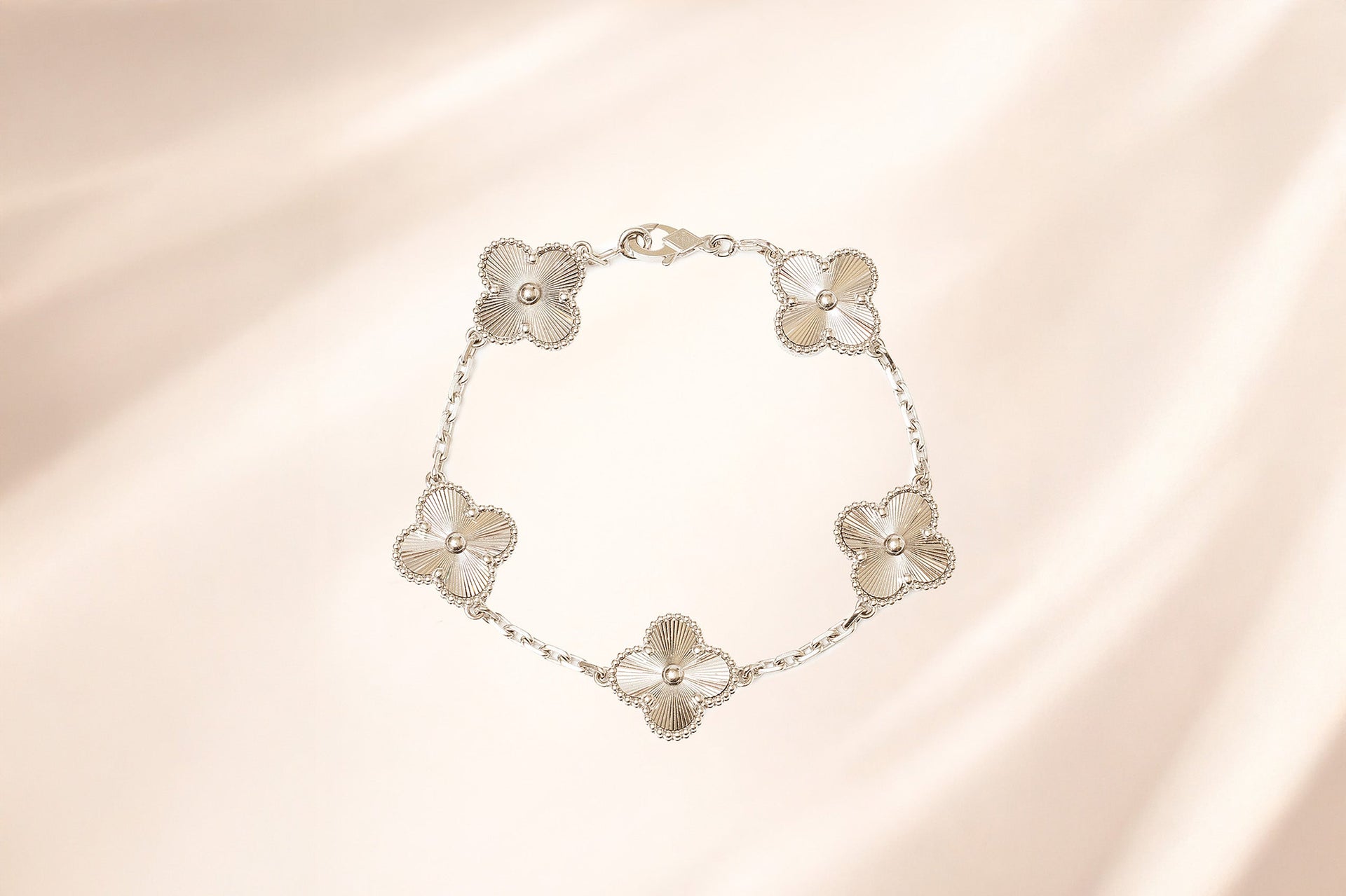 Understanding the Price Appreciation of Van Cleef & Arpels Onyx Pieces