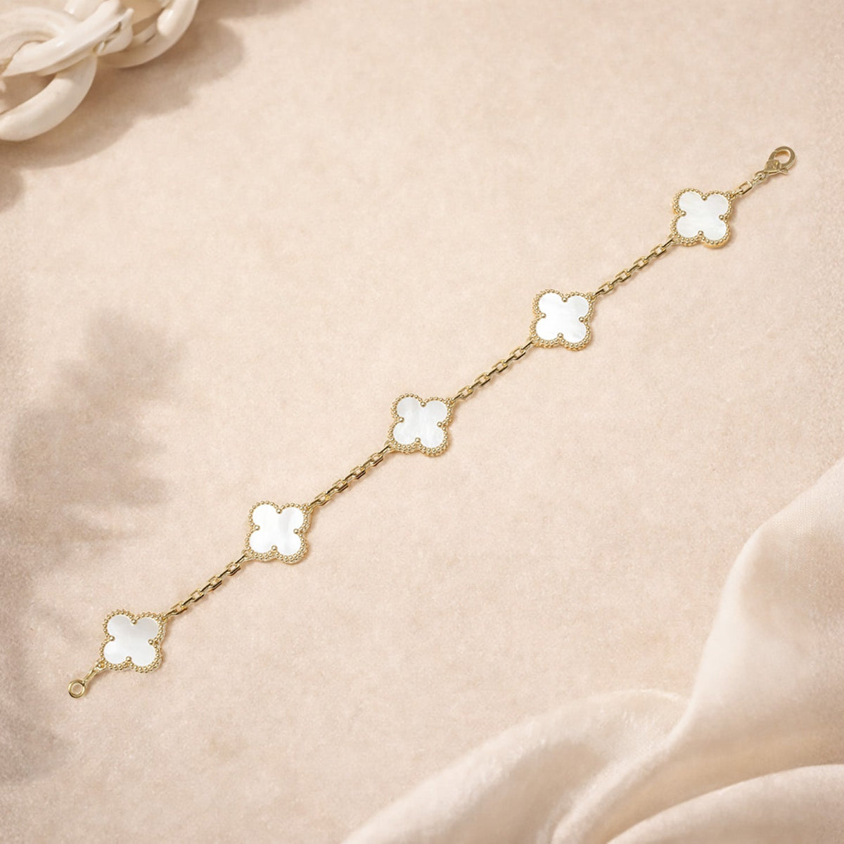 van cleef and arpels logo